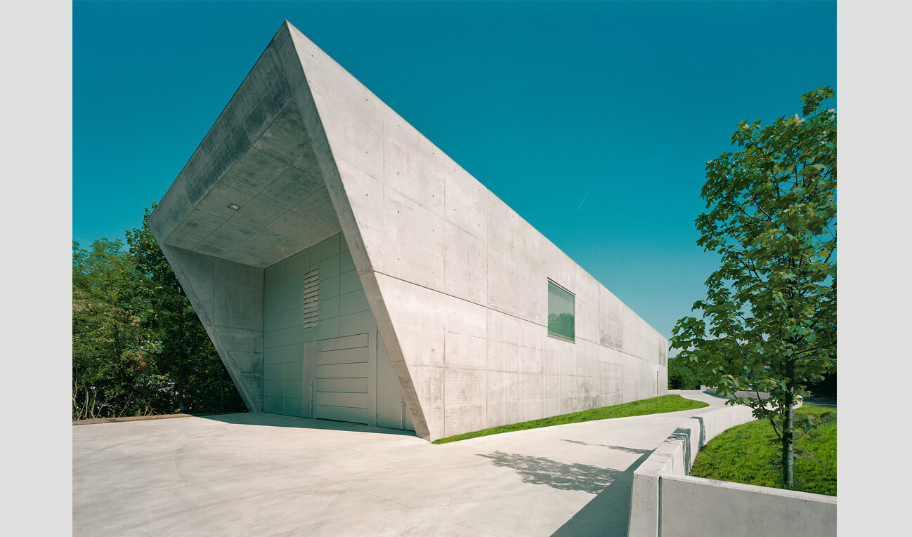 RIGLER ELECTRIC Headquarters: a striking concrete structure